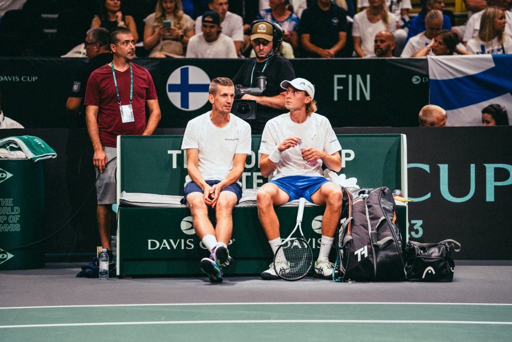 Nieminen jakaa tietotaitoaan suomitennikselle - Suomen Tennisliitto